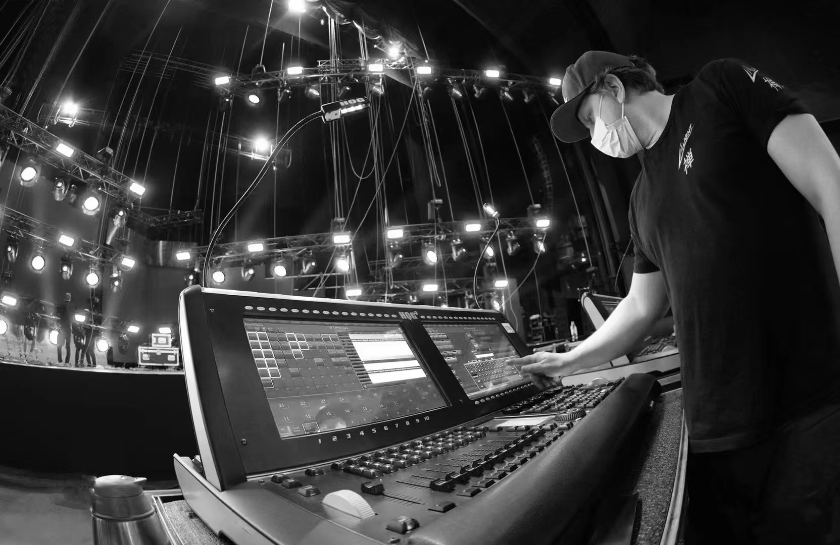 Benefits of Using Moving Head Lights in Concerts - China Top Reliable ...